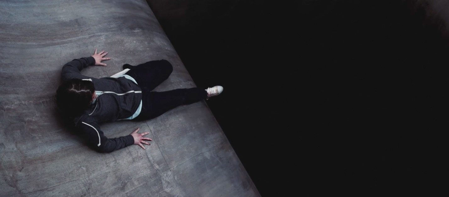 Curve (2016) – short horror film | emmakwall (explains it all)